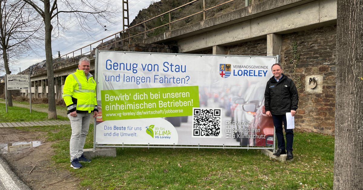 Herbert Fuss (ADAC Mittelrhein e. V.) und Bürgermeister Mike Weiland ...